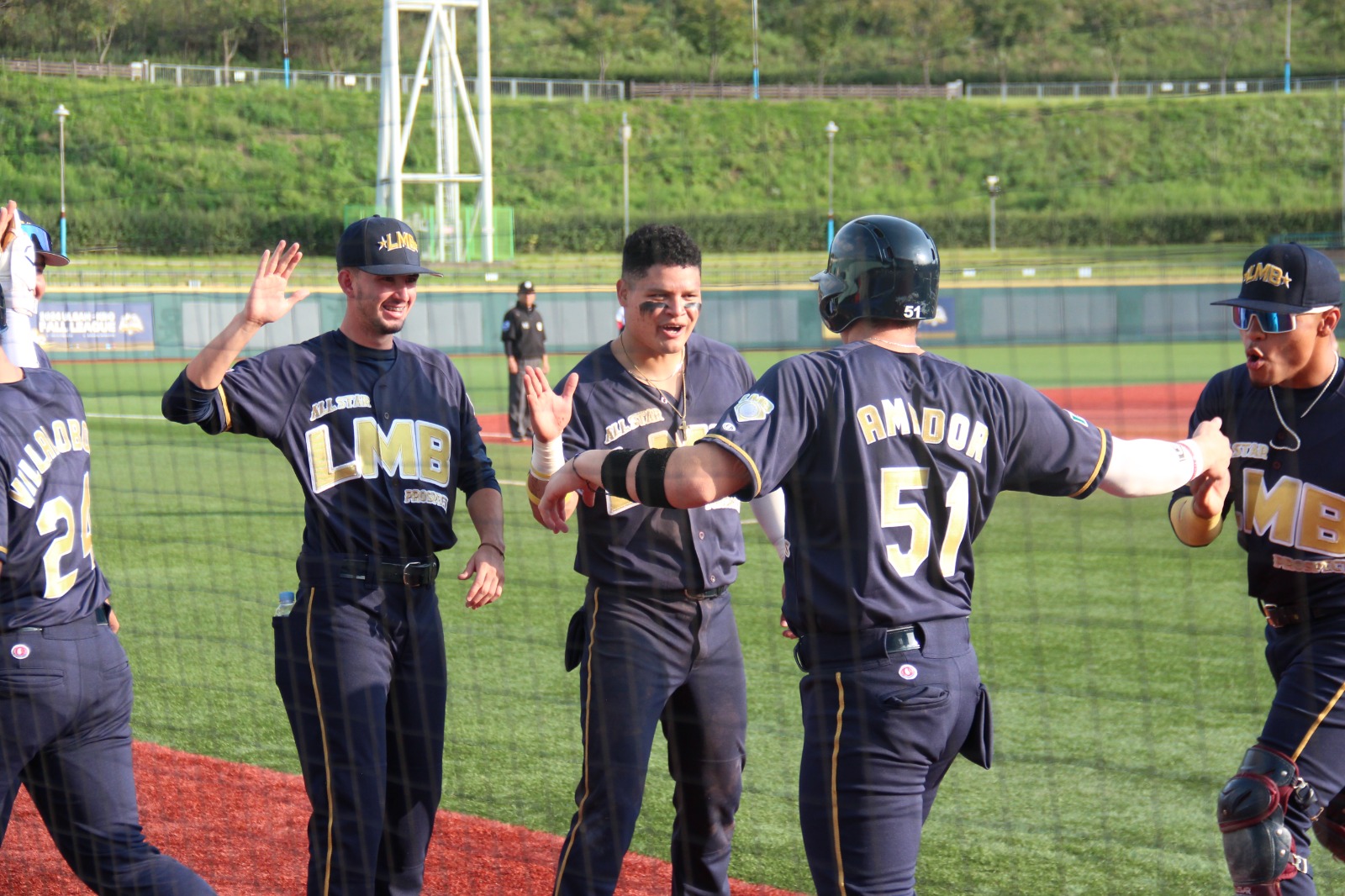 Noche de 18 imparables para el triunfo de los Prospectos Estrellas en su debut en la Ulsan KBO ...
